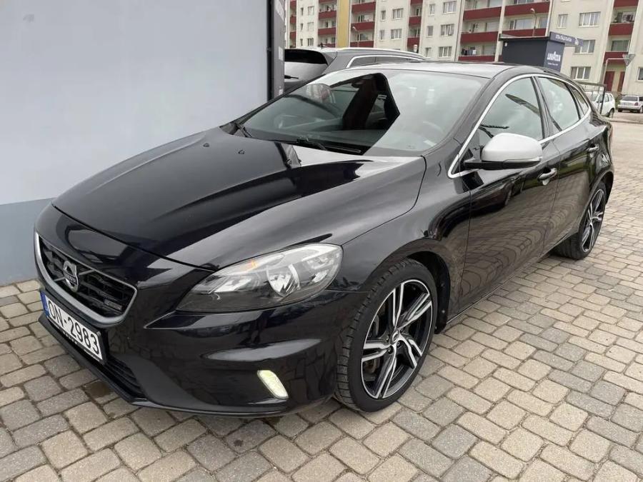 Pelēks Volvo V40 2014 Talsi, ar dzinēja tilpumu 2.00 L un nobraukumu 232 tūkst. km par 6400 €, foto 31 vietnē AUTOMOTO.COM.LV