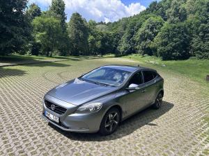Pelēks Volvo V40 2014 Viļņa, ar dzinēja tilpumu 1.56 L un nobraukumu 210 tūkst. km par 5345 €, foto  vietnē AUTOMOTO.COM.LV