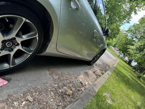 Pelēks Volvo V40 2014 Kauņa, ar dzinēja tilpumu 1.60 L un nobraukumu 234 tūkst. km par 6150 €, foto 5 vietnē AUTOMOTO.COM.LV