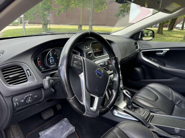 Pelēks Volvo V40 2014 Kauņa, ar dzinēja tilpumu 1.60 L un nobraukumu 234 tūkst. km par 6150 €, foto 10 vietnē AUTOMOTO.COM.LV