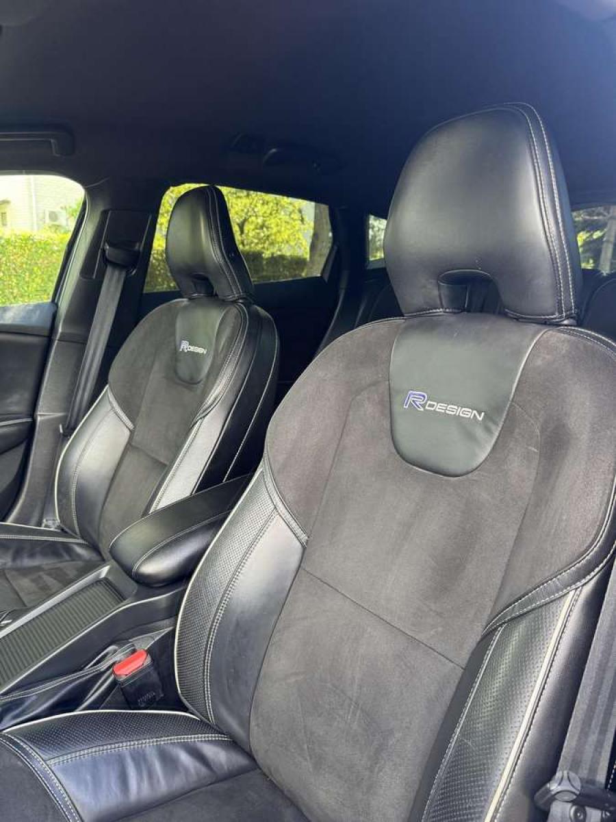Pelēks Volvo V40 2014 Alīta, ar dzinēja tilpumu 1.56 L un nobraukumu 245 tūkst. km par 5999 €, foto 18 vietnē AUTOMOTO.COM.LV