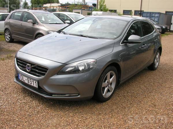 Pelēks Volvo V40 2014 Rīga, ar dzinēja tilpumu 2.00 L un nobraukumu 0 tūkst. km par 5950 €, foto 1 vietnē AUTOMOTO.COM.LV