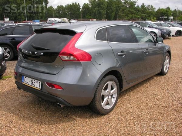 Pelēks Volvo V40 2014 Rīga, ar dzinēja tilpumu 2.00 L un nobraukumu 0 tūkst. km par 5950 €, foto 3 vietnē AUTOMOTO.COM.LV