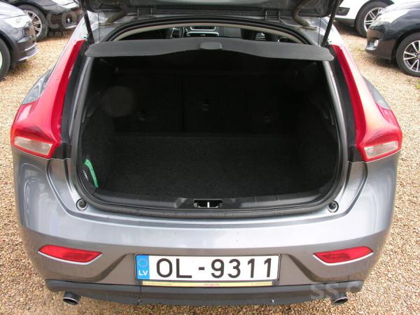 Pelēks Volvo V40 2014 Rīga, ar dzinēja tilpumu 2.00 L un nobraukumu 0 tūkst. km par 5950 €, foto 5 vietnē AUTOMOTO.COM.LV