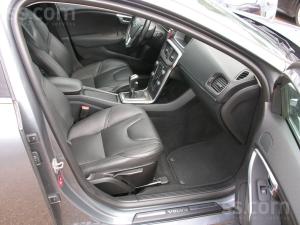 Grey Volvo V40 2014 in Riga, with an engine capacity of 2.00 L and mileage of 0 thousand km for 5950 €, photo 7 on AUTOMOTO.COM.LV