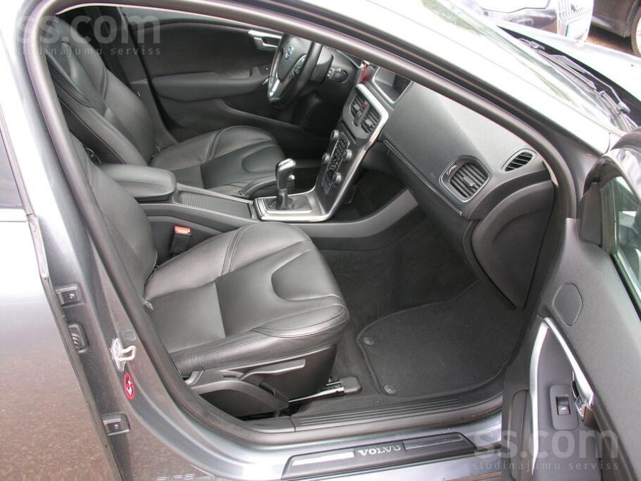 Grey Volvo V40 2014 in Riga, with an engine capacity of 2.00 L and mileage of 0 thousand km for 5950 €, photo 7 on AUTOMOTO.COM.LV