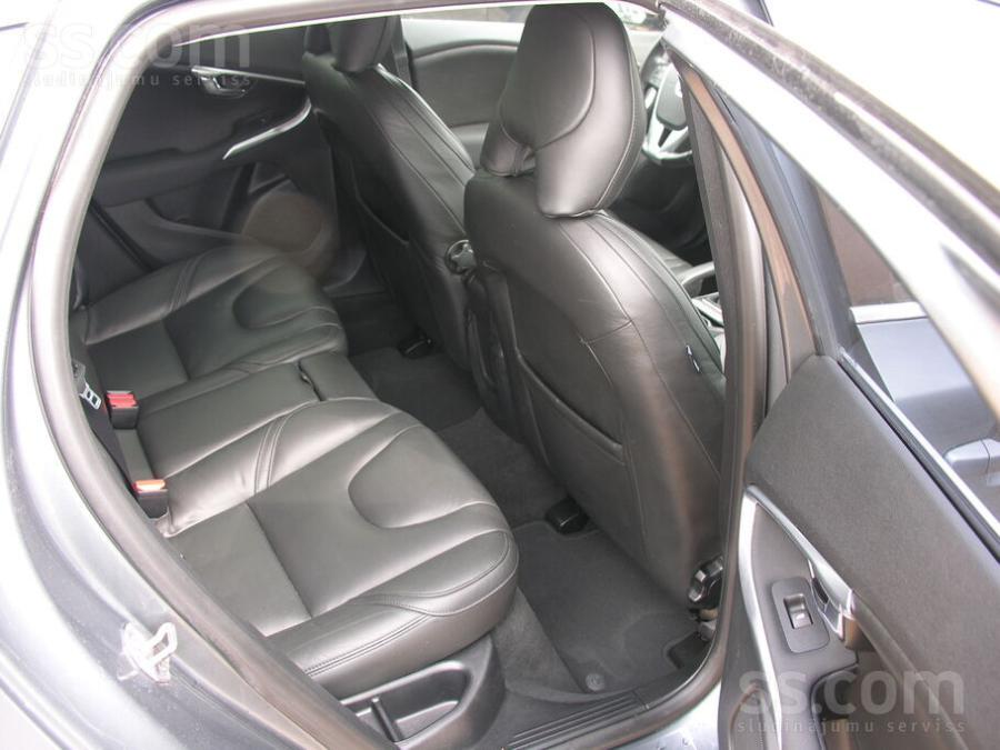 Grey Volvo V40 2014 in Riga, with an engine capacity of 2.00 L and mileage of 0 thousand km for 5950 €, photo 8 on AUTOMOTO.COM.LV