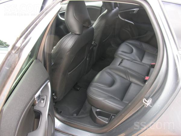 Pelēks Volvo V40 2014 Rīga, ar dzinēja tilpumu 2.00 L un nobraukumu 0 tūkst. km par 5950 €, foto 8 vietnē AUTOMOTO.COM.LV