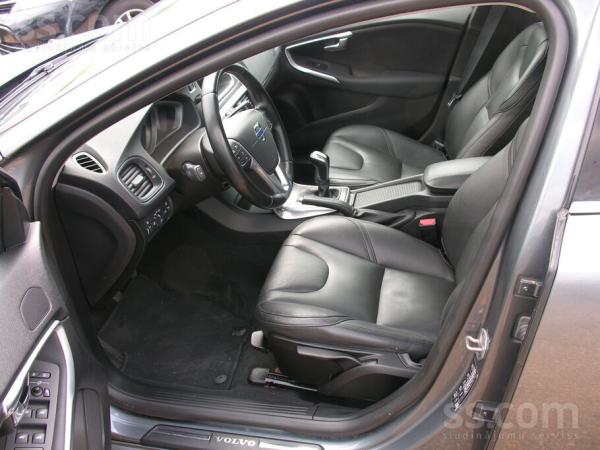 Pelēks Volvo V40 2014 Rīga, ar dzinēja tilpumu 2.00 L un nobraukumu 0 tūkst. km par 5950 €, foto 9 vietnē AUTOMOTO.COM.LV