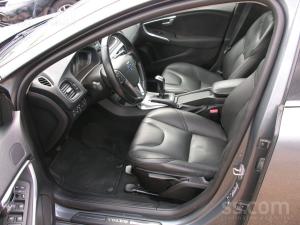 Grey Volvo V40 2014 in Riga, with an engine capacity of 2.00 L and mileage of 0 thousand km for 5950 €, photo 10 on AUTOMOTO.COM.LV