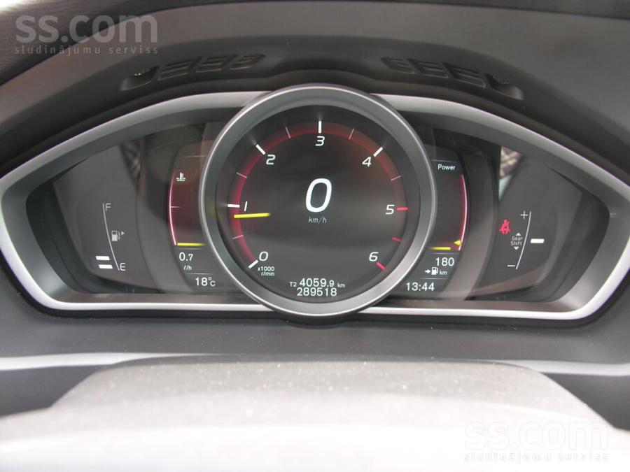 Grey Volvo V40 2014 in Riga, with an engine capacity of 2.00 L and mileage of 0 thousand km for 5950 €, photo 13 on AUTOMOTO.COM.LV