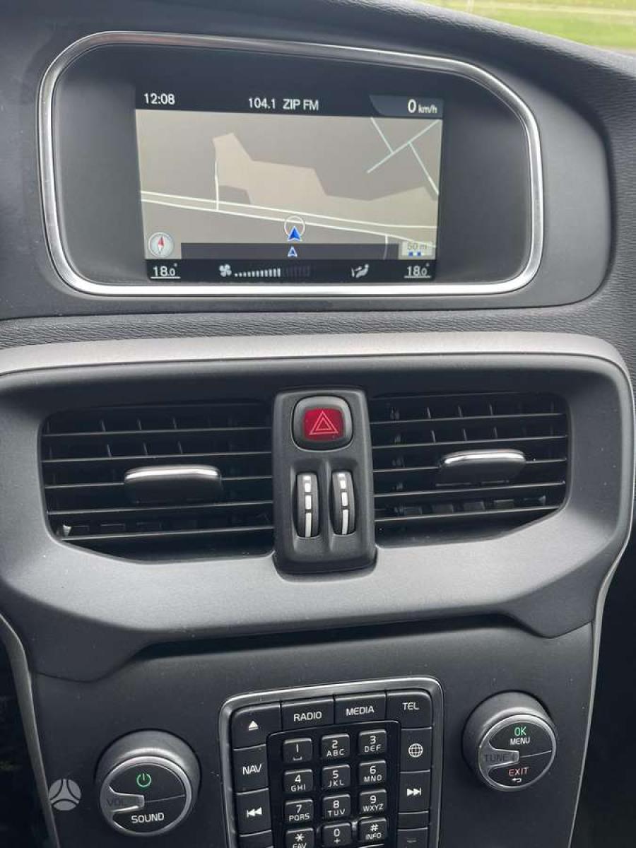 Grey Volvo V40 2014 in Kaunas, with an engine capacity of 1.60 L and mileage of 246 thousand km for 5950 €, photo 20 on AUTOMOTO.COM.LV