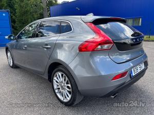Grey Volvo V40 2014 in Paide, with an engine capacity of 2.00 L and mileage of 293 thousand km for 6790 €, photo 5 on AUTOMOTO.COM.LV