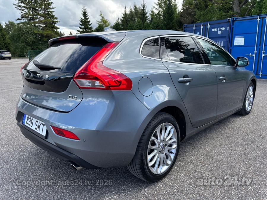 Grey Volvo V40 2014 in Paide, with an engine capacity of 2.00 L and mileage of 293 thousand km for 6790 €, photo 6 on AUTOMOTO.COM.LV
