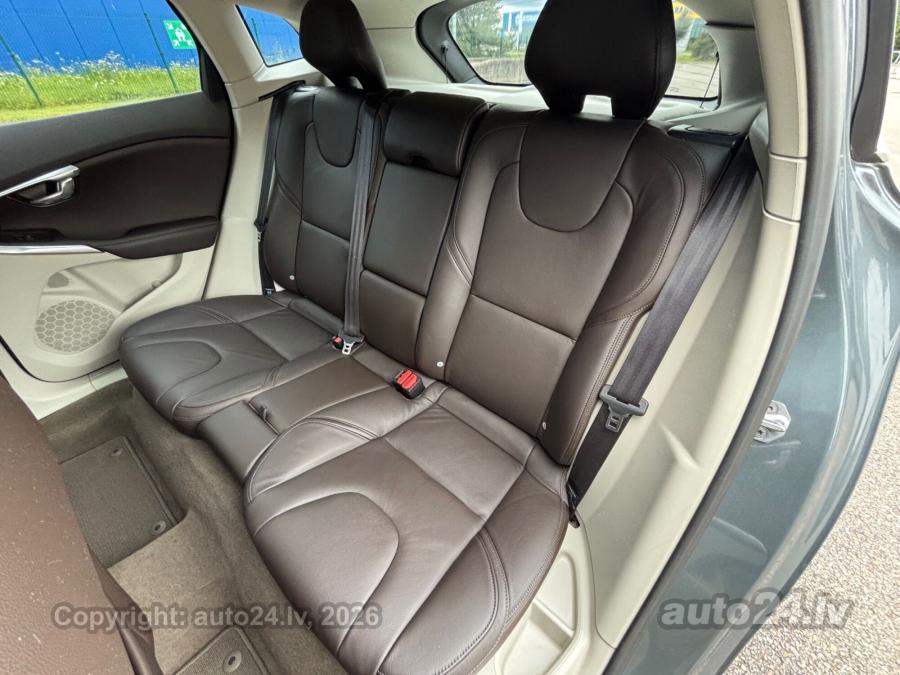 Grey Volvo V40 2014 in Paide, with an engine capacity of 2.00 L and mileage of 293 thousand km for 6790 €, photo 16 on AUTOMOTO.COM.LV
