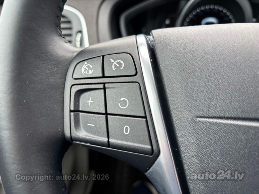 Grey Volvo V40 2014 in Paide, with an engine capacity of 2.00 L and mileage of 293 thousand km for 6790 €, photo 24 on AUTOMOTO.COM.LV