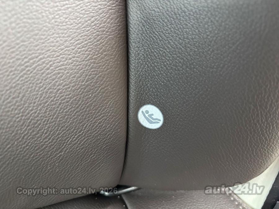 Grey Volvo V40 2014 in Paide, with an engine capacity of 2.00 L and mileage of 293 thousand km for 6790 €, photo 27 on AUTOMOTO.COM.LV