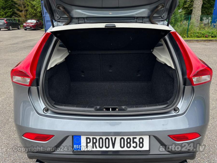 Grey Volvo V40 2014 in Paide, with an engine capacity of 2.00 L and mileage of 293 thousand km for 6790 €, photo 29 on AUTOMOTO.COM.LV