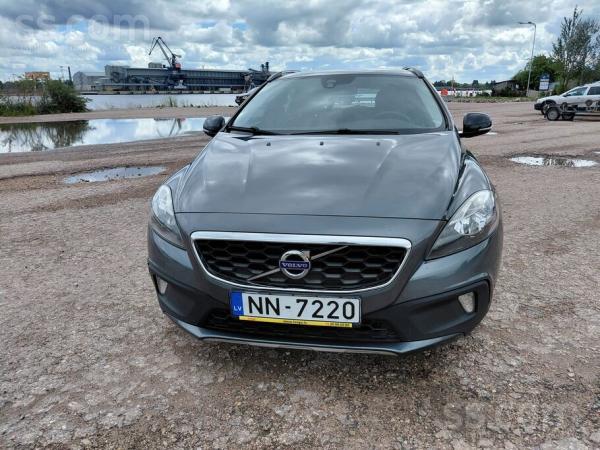 Grey Volvo V40 2014 in Riga, with an engine capacity of 1.60 L and mileage of 220 thousand km for 7700 €, photo 1 on AUTOMOTO.COM.LV