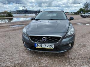 Pelēks Volvo V40 2014 Rīga, ar dzinēja tilpumu 1.60 L un nobraukumu 220 tūkst. km par 7700 €, foto  vietnē AUTOMOTO.COM.LV