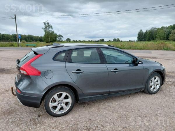 Grey Volvo V40 2014 in Riga, with an engine capacity of 1.60 L and mileage of 220 thousand km for 7700 €, photo 2 on AUTOMOTO.COM.LV