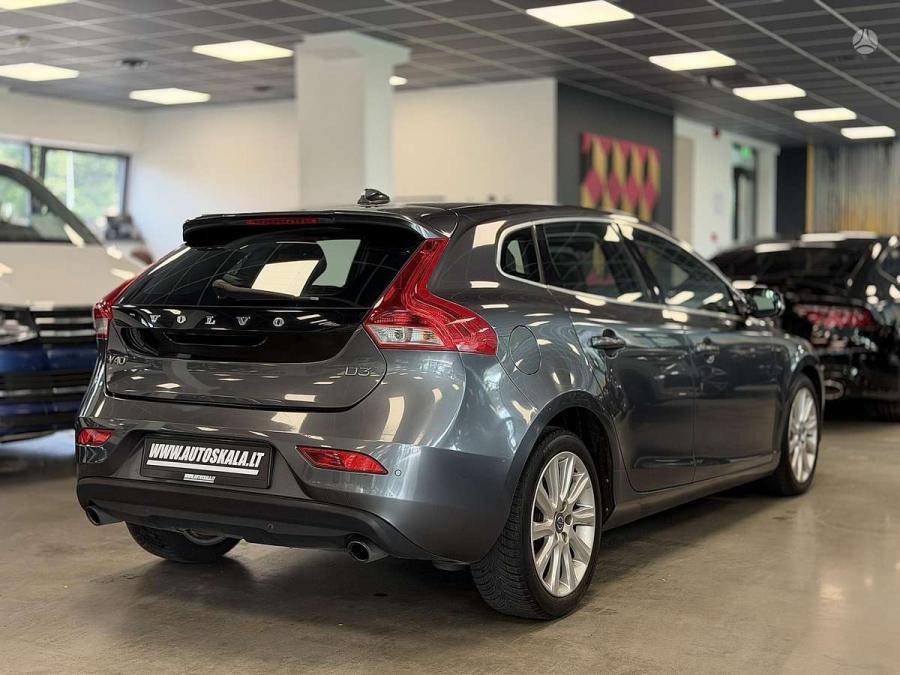 Pelēks Volvo V40 2014 Klaipėda, ar dzinēja tilpumu 1.98 L un nobraukumu 239 tūkst. km par 7500 €, foto 5 vietnē AUTOMOTO.COM.LV