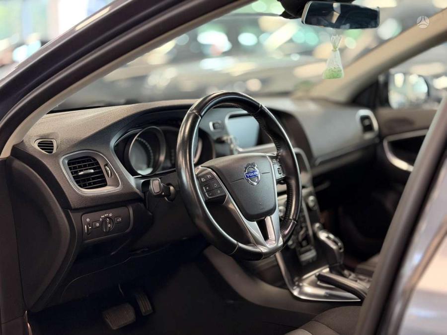 Pelēks Volvo V40 2014 Klaipėda, ar dzinēja tilpumu 1.98 L un nobraukumu 239 tūkst. km par 7500 €, foto 8 vietnē AUTOMOTO.COM.LV