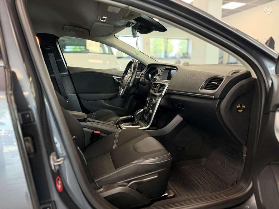 Pelēks Volvo V40 2014 Klaipėda, ar dzinēja tilpumu 1.98 L un nobraukumu 239 tūkst. km par 7500 €, foto 12 vietnē AUTOMOTO.COM.LV