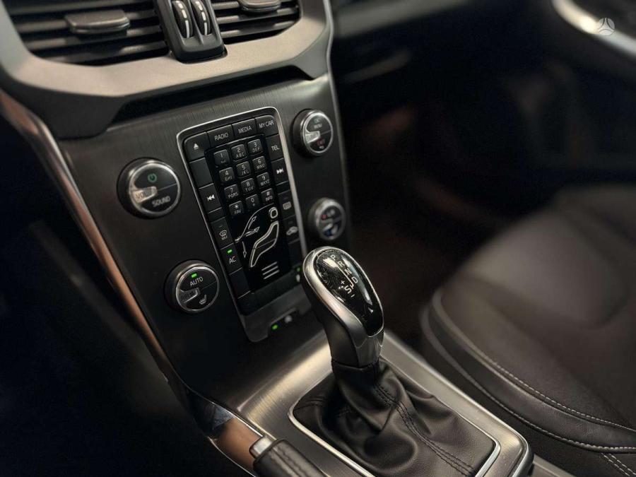 Pelēks Volvo V40 2014 Klaipėda, ar dzinēja tilpumu 1.98 L un nobraukumu 239 tūkst. km par 7500 €, foto 13 vietnē AUTOMOTO.COM.LV