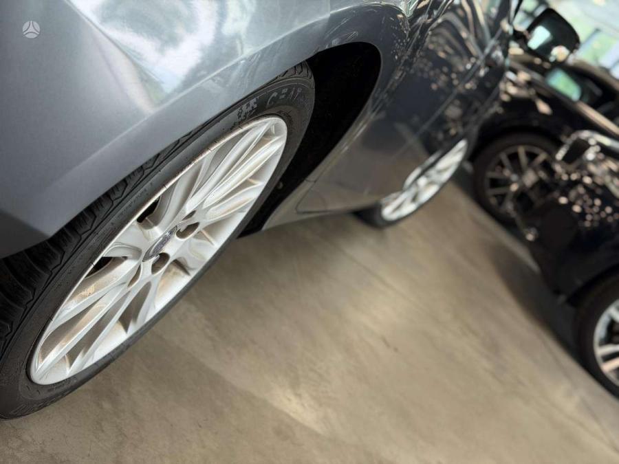 Pelēks Volvo V40 2014 Klaipėda, ar dzinēja tilpumu 1.98 L un nobraukumu 239 tūkst. km par 7500 €, foto 20 vietnē AUTOMOTO.COM.LV