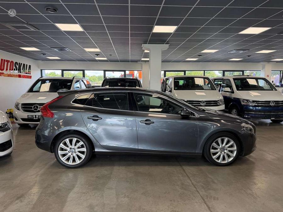 Pelēks Volvo V40 2014 Klaipėda, ar dzinēja tilpumu 1.98 L un nobraukumu 239 tūkst. km par 7500 €, foto 24 vietnē AUTOMOTO.COM.LV