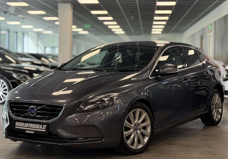 Pelēks Volvo V40 2014 Klaipėda, ar dzinēja tilpumu 1.98 L un nobraukumu 239 tūkst. km par 7500 €, foto 25 vietnē AUTOMOTO.COM.LV