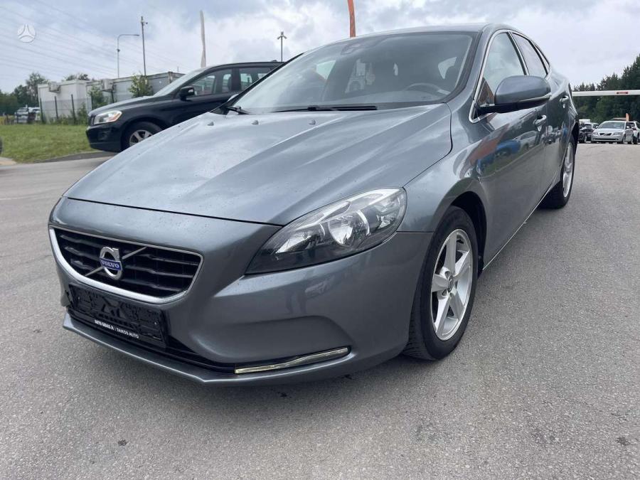 Pelēks Volvo V40 2014 Kauņa, ar dzinēja tilpumu 1.56 L un nobraukumu 246 tūkst. km par 5950 €, foto 1 vietnē AUTOMOTO.COM.LV