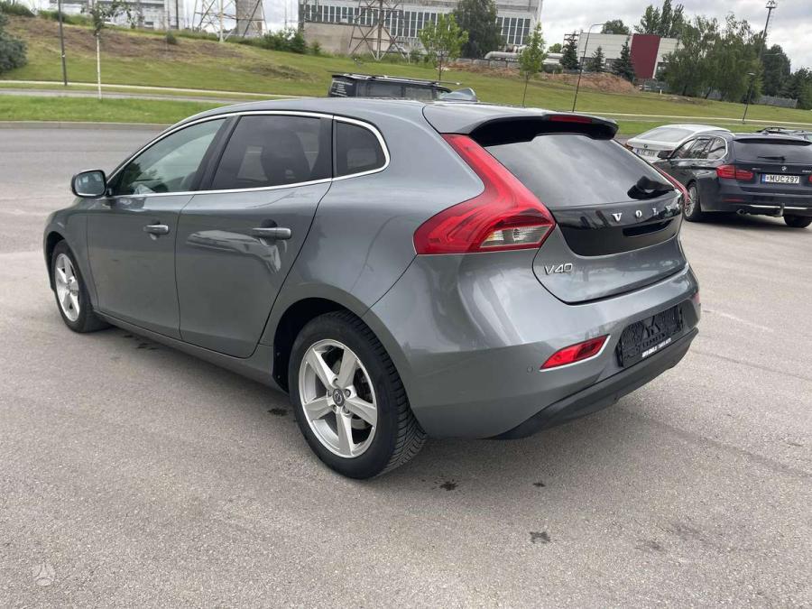 Pelēks Volvo V40 2014 Kauņa, ar dzinēja tilpumu 1.56 L un nobraukumu 246 tūkst. km par 5950 €, foto 9 vietnē AUTOMOTO.COM.LV