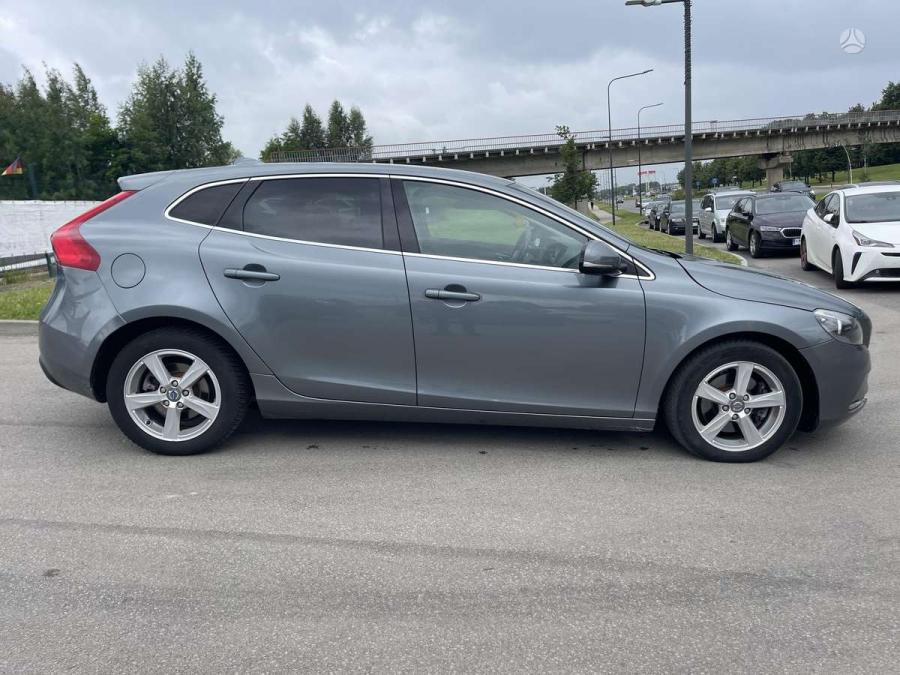 Pelēks Volvo V40 2014 Kauņa, ar dzinēja tilpumu 1.56 L un nobraukumu 246 tūkst. km par 5950 €, foto 12 vietnē AUTOMOTO.COM.LV