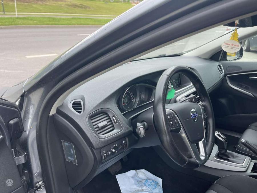 Pelēks Volvo V40 2014 Kauņa, ar dzinēja tilpumu 1.56 L un nobraukumu 246 tūkst. km par 5950 €, foto 17 vietnē AUTOMOTO.COM.LV