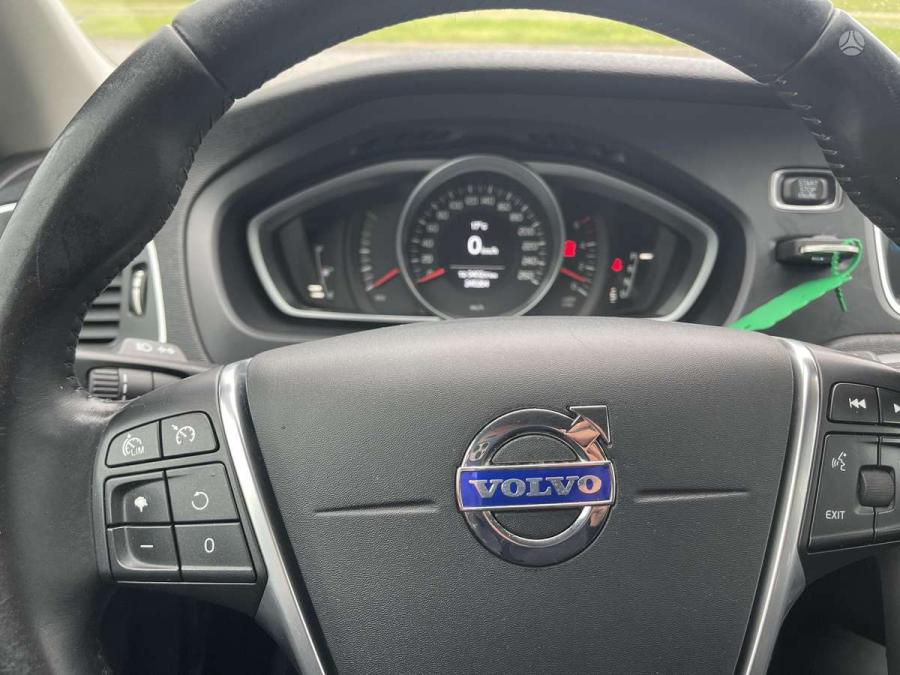 Pelēks Volvo V40 2014 Kauņa, ar dzinēja tilpumu 1.56 L un nobraukumu 246 tūkst. km par 5950 €, foto 19 vietnē AUTOMOTO.COM.LV