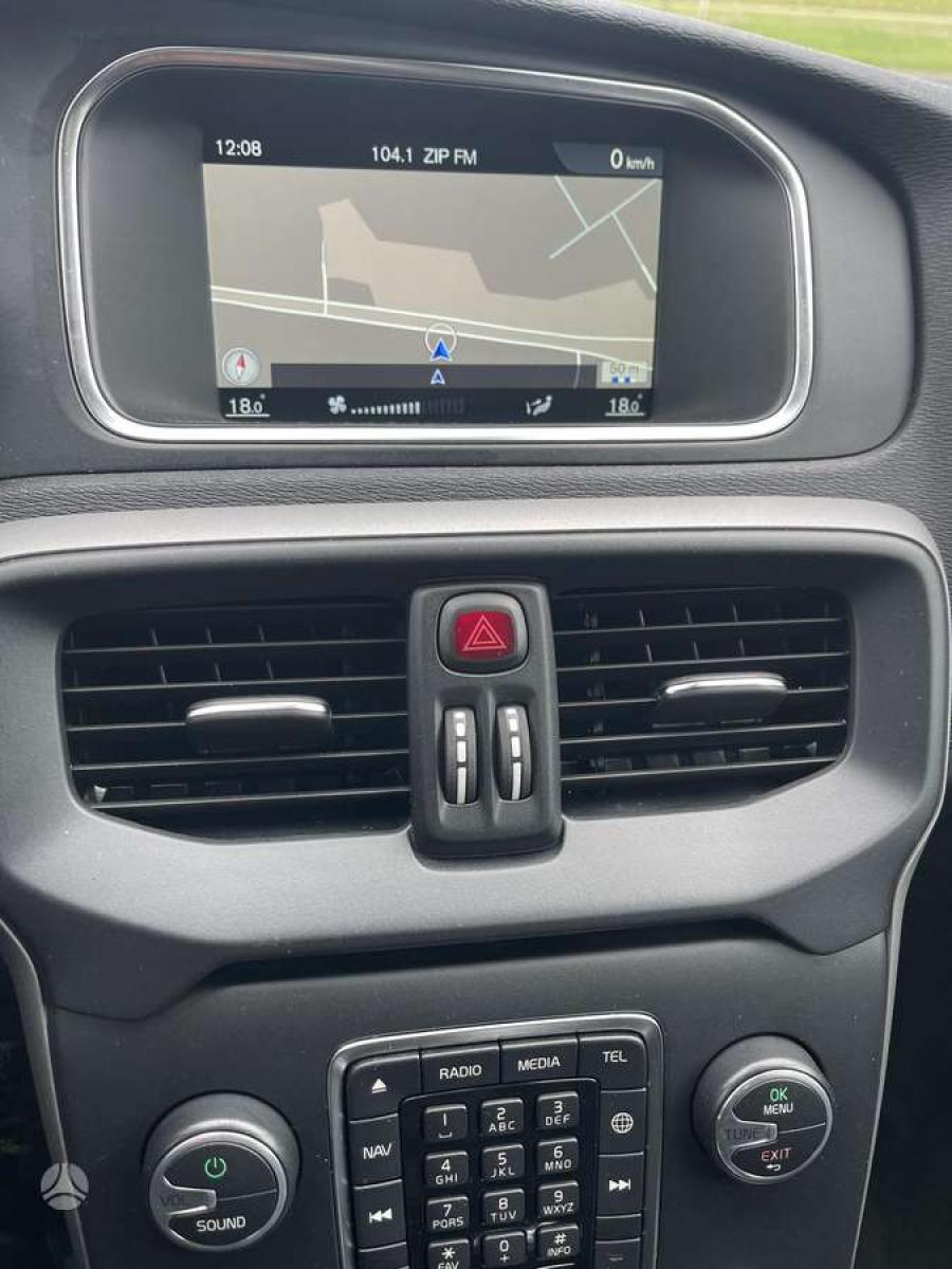 Pelēks Volvo V40 2014 Kauņa, ar dzinēja tilpumu 1.56 L un nobraukumu 246 tūkst. km par 5950 €, foto 22 vietnē AUTOMOTO.COM.LV