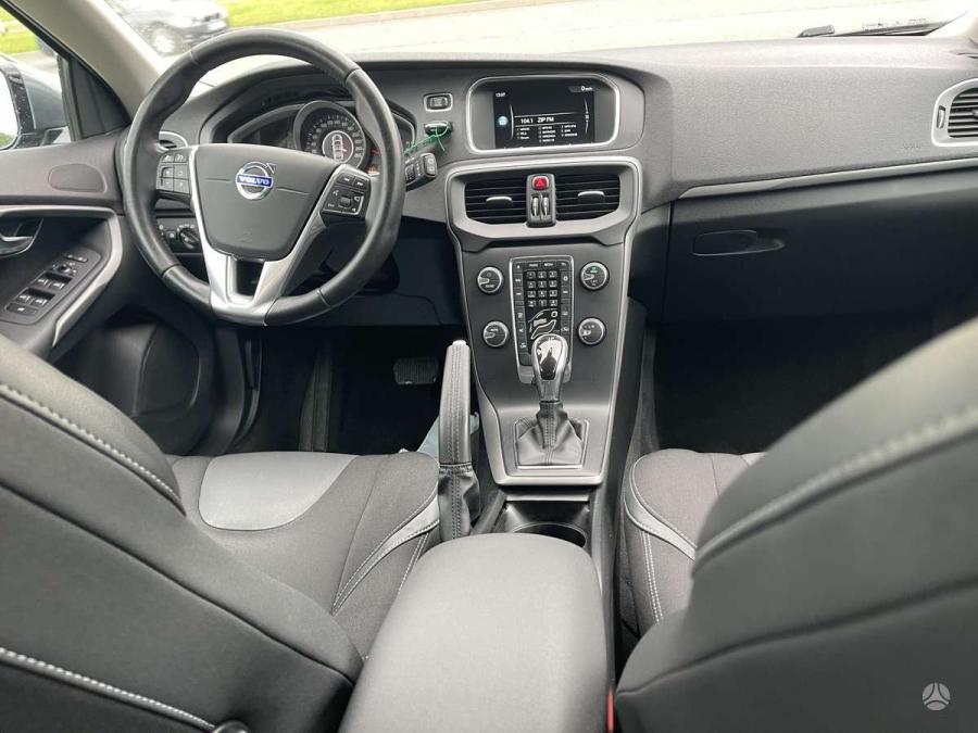 Pelēks Volvo V40 2014 Kauņa, ar dzinēja tilpumu 1.56 L un nobraukumu 246 tūkst. km par 5950 €, foto 25 vietnē AUTOMOTO.COM.LV