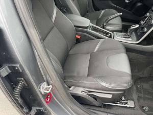 Pelēks Volvo V40 2014 Kauņa, ar dzinēja tilpumu 1.56 L un nobraukumu 246 tūkst. km par 5950 €, foto 27 vietnē AUTOMOTO.COM.LV