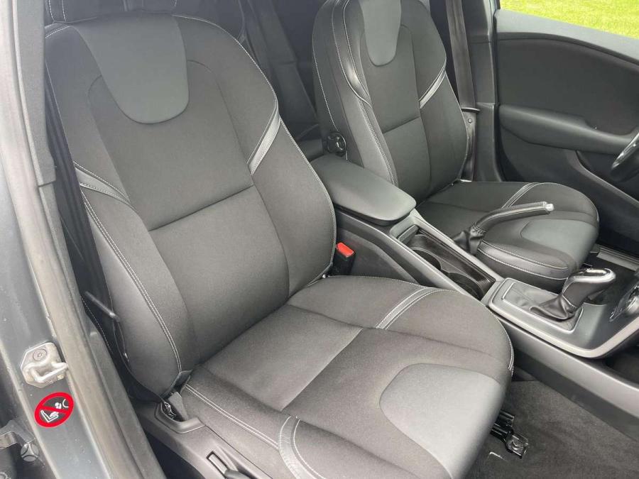 Pelēks Volvo V40 2014 Kauņa, ar dzinēja tilpumu 1.56 L un nobraukumu 246 tūkst. km par 5950 €, foto 28 vietnē AUTOMOTO.COM.LV