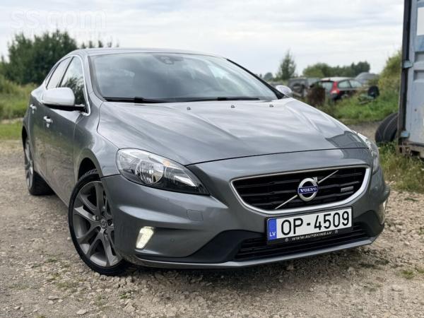 Pelēks Volvo V40 2014 Rīga, ar dzinēja tilpumu 2.00 L un nobraukumu 213 tūkst. km par 7995 €, foto 1 vietnē AUTOMOTO.COM.LV