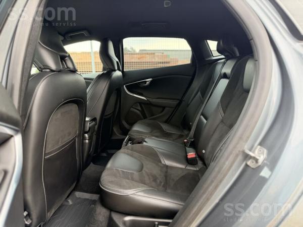 Pelēks Volvo V40 2014 Rīga, ar dzinēja tilpumu 2.00 L un nobraukumu 213 tūkst. km par 7995 €, foto 6 vietnē AUTOMOTO.COM.LV