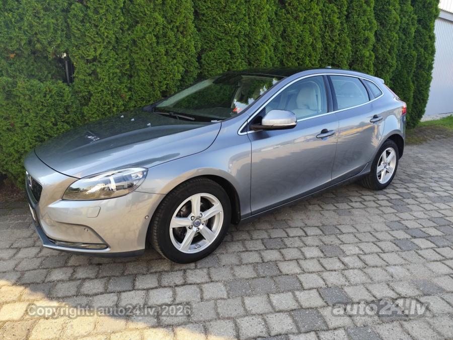 Pelēks Volvo V40 2014 Paide, ar dzinēja tilpumu 1.60 L un nobraukumu 279 tūkst. km par 6990 €, foto 1 vietnē AUTOMOTO.COM.LV