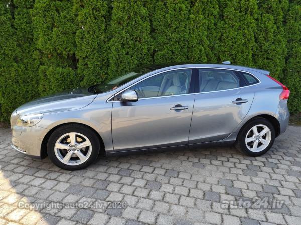 Grey Volvo V40 2014 in Paide, with an engine capacity of 1.60 L and mileage of 279 thousand km for 6990 €, photo 3 on AUTOMOTO.COM.LV