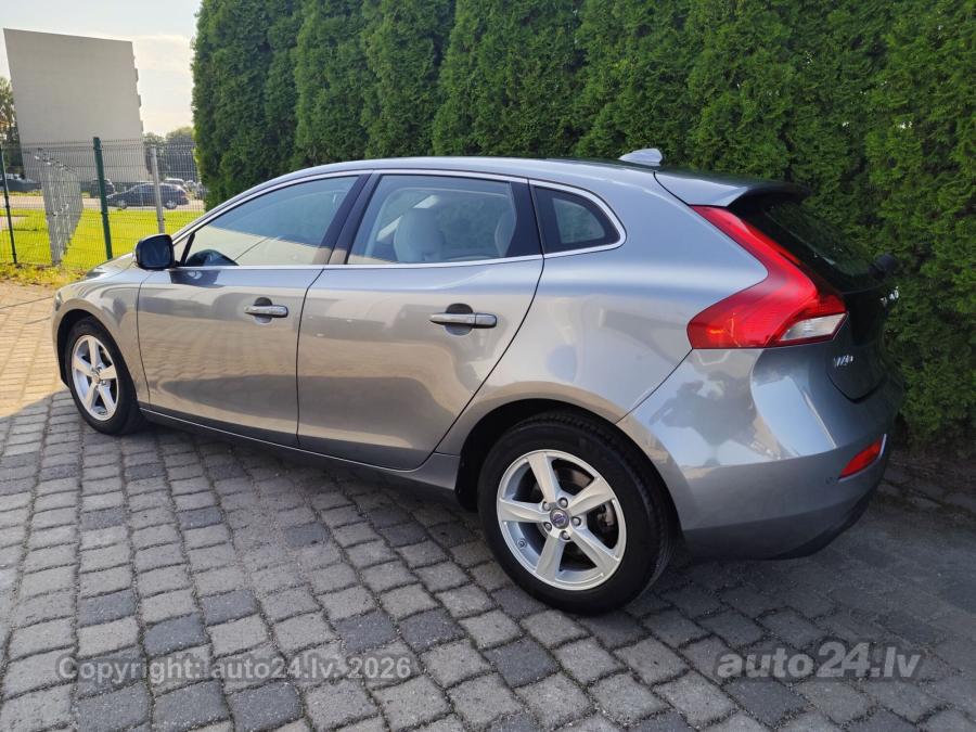 Pelēks Volvo V40 2014 Paide, ar dzinēja tilpumu 1.60 L un nobraukumu 279 tūkst. km par 6990 €, foto 5 vietnē AUTOMOTO.COM.LV