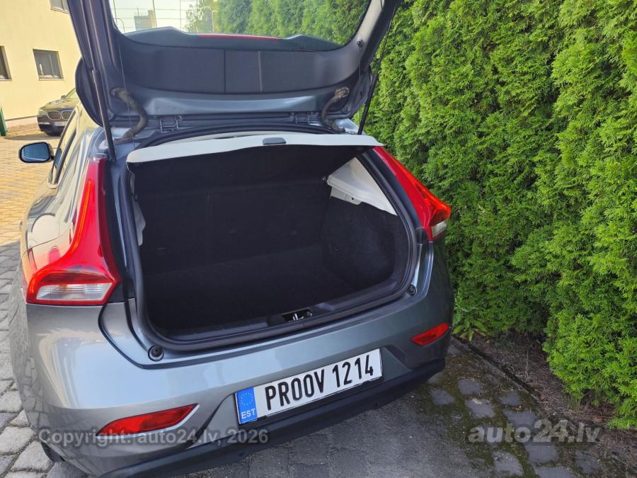 Pelēks Volvo V40 2014 Paide, ar dzinēja tilpumu 1.60 L un nobraukumu 279 tūkst. km par 6990 €, foto 12 vietnē AUTOMOTO.COM.LV