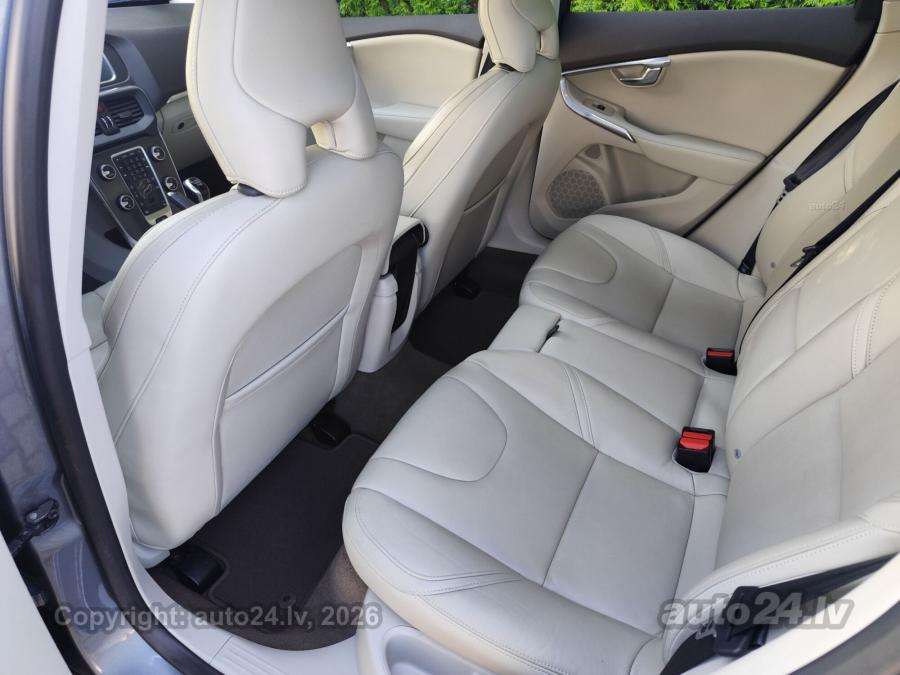 Pelēks Volvo V40 2014 Paide, ar dzinēja tilpumu 1.60 L un nobraukumu 279 tūkst. km par 6990 €, foto 17 vietnē AUTOMOTO.COM.LV