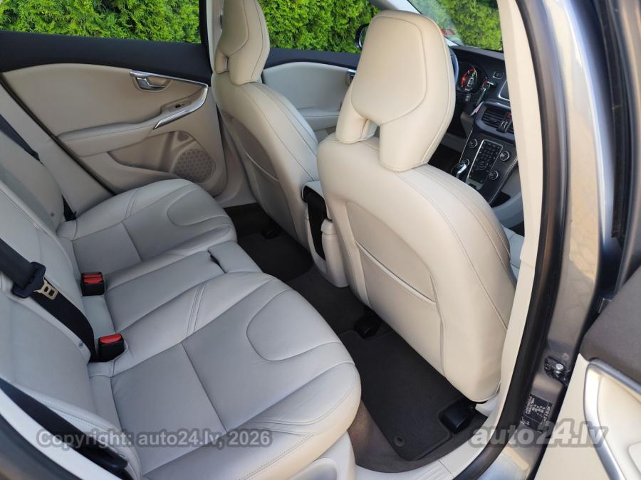 Pelēks Volvo V40 2014 Paide, ar dzinēja tilpumu 1.60 L un nobraukumu 279 tūkst. km par 6990 €, foto 20 vietnē AUTOMOTO.COM.LV
