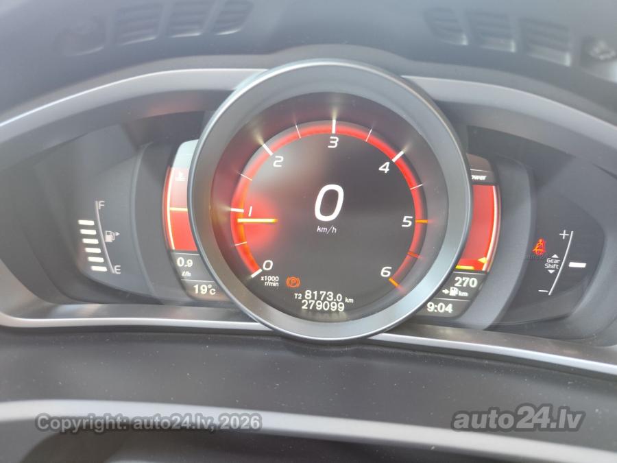 Pelēks Volvo V40 2014 Paide, ar dzinēja tilpumu 1.60 L un nobraukumu 279 tūkst. km par 6990 €, foto 25 vietnē AUTOMOTO.COM.LV